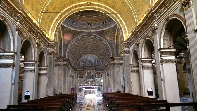 Milan: Highlights and Secret Treasures Walking Tour - Visiting Piazza Missori