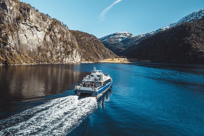 Mostraumen Fjord Cruise - Cruise Amenities