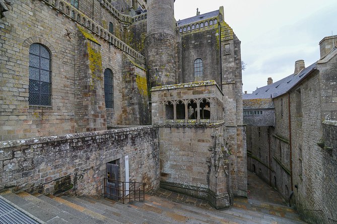 Mt St. Michel Private Tour With Abbey Tickets and Tour Guide - Tour Experience and Guides