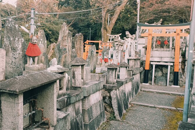 Off The Beaten Path Hike Through Kyotos Best Spots - Navigating the Meeting and End Points