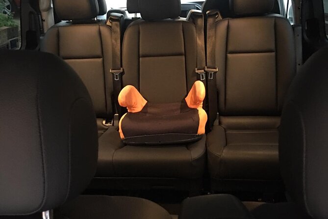 One Way Taxi Transfer From Gatwick Airport to London - Booking and Confirmation