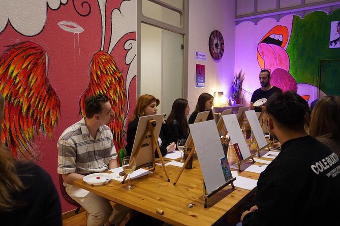 Paint & Wine Experience in Piazza Navona - Accessibility and Participant Information
