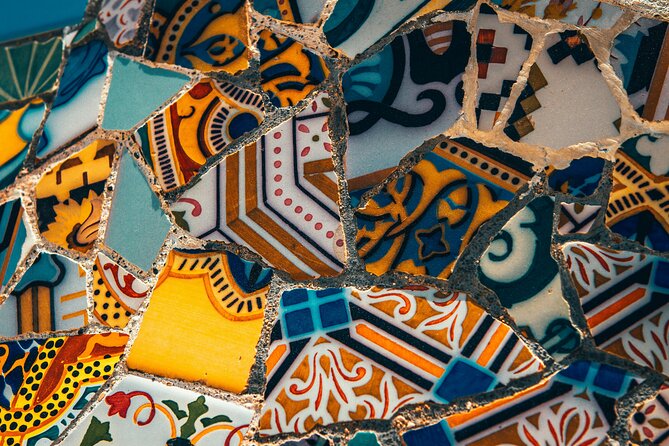 Park Guell Guided Group Tour With Optional Sagrada Familia - Tour Inclusions