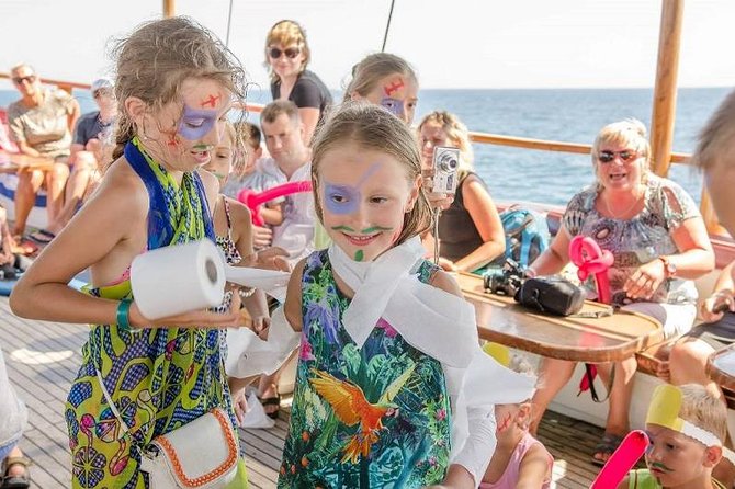 Pirate Adventure Cruise From Side - Dining and Beverages