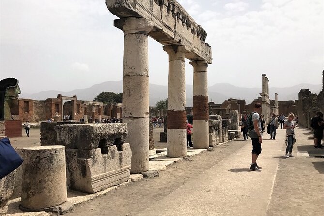 Pompeii: Guided Small Group Tour Max 6 People With Private Option - Meeting Point and Logistics