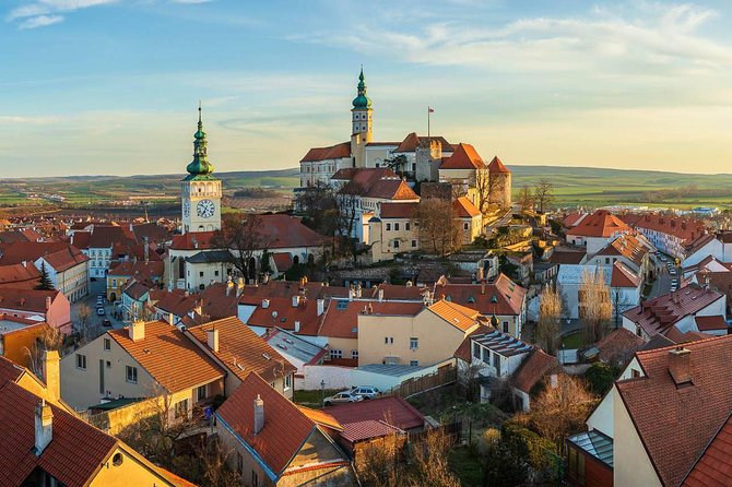 Prague-Vienna One-Way Sightseeing Day Tour Review - Meeting and Pickup Details