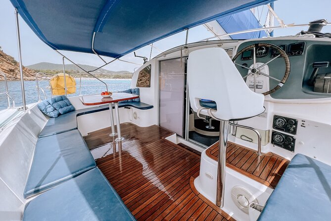 Private Catamaran Tour Discovering Ibiza and Formentera - Operating Hours and Scheduling