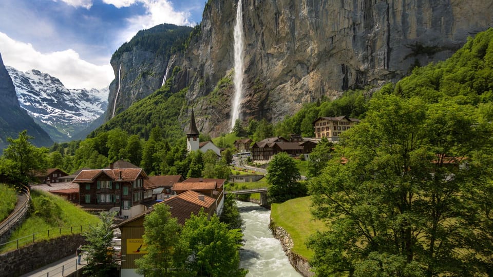 Private Day-Trip to Interlaken, Grindelwald & Lauterbrunnen - Exploring Interlaken