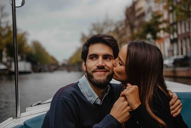 Private Romantic Canal Cruise Amsterdam With Bubbly and Snacks - Onboard Amenities and Comforts