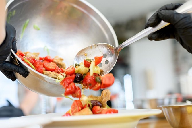 Private Santorini Cooking Class With a Chef Overlooking a Beautiful Garden - A Taste of Santorini: Exploring the Menu
