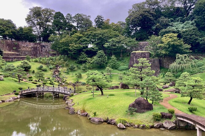 Private Tailored Kanazawa Highlights Tour With a Local - Indulging in Local Culinary Specialties