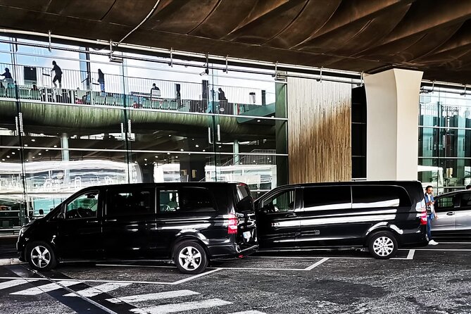Private Transfer From Charle De Gaulle Airport to Paris - Booking and Availability Information