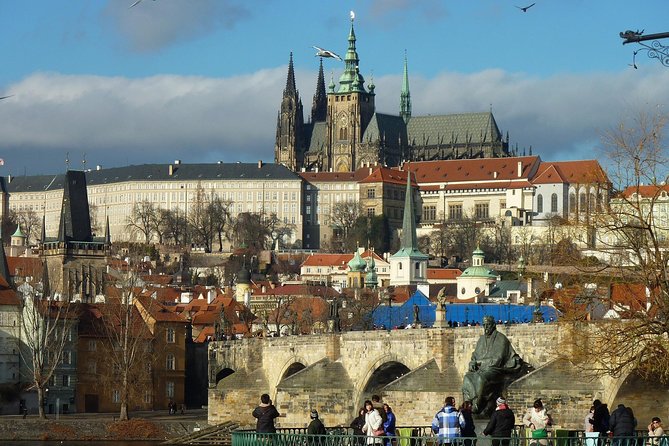 Shared Arrival Transfer: Prague Airport to Hotels - Transportation and Accessibility