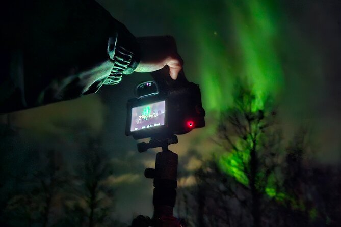 Small Northern Lights Tour Max5 Guests PRO Photographer Included - Delicious Snacks and Hot Drinks Included