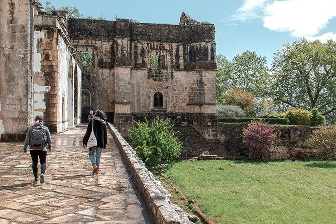 Templar River: Tomar and Almourol Shared Tour - Getting to the Meeting Point