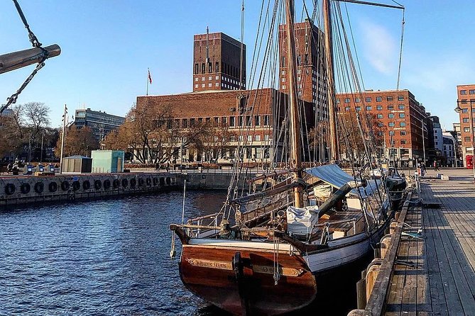 The Essential Oslo Private Walking Tour - Knowledgeable and Engaging Guides