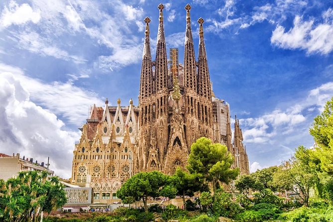 The Gaudi Tour (Small Group): Sagrada Familia & Park Guell - Pickup and Meeting Points