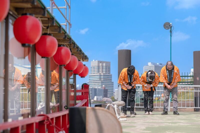 Tokyo: Yakatabune Dinner Cruise With Japanese Show & Drinks - Scenic Views and Atmosphere