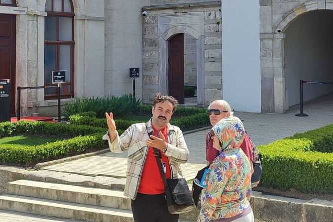Tour With Guide Taha - Accessibility and Health Considerations