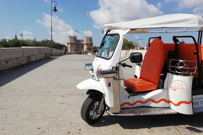 Valencia: Tuk Tuk Full Tour - Discovering Modern Valencia