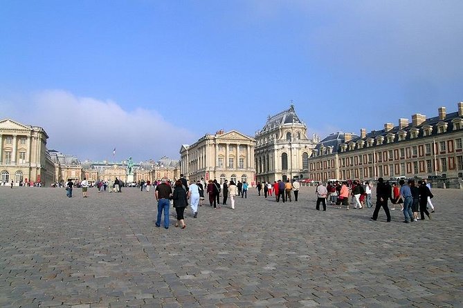 Versailles and Giverny Tour Hotel Pickup - Transportation and Comfort Details