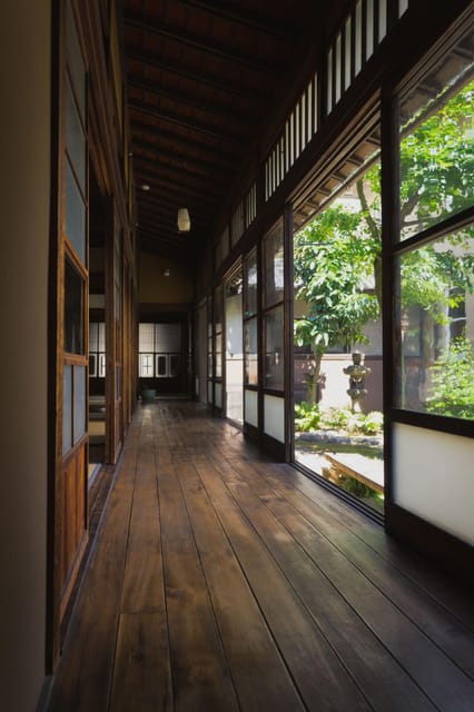 1-Day Tour: Nagoya Castle, Gardens & Historic Estate - Lunch at Kinshachi Yokocho