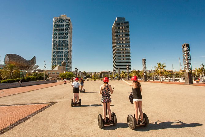 1,5h Barcelona 92 Segway Tour - Taking in the Born District