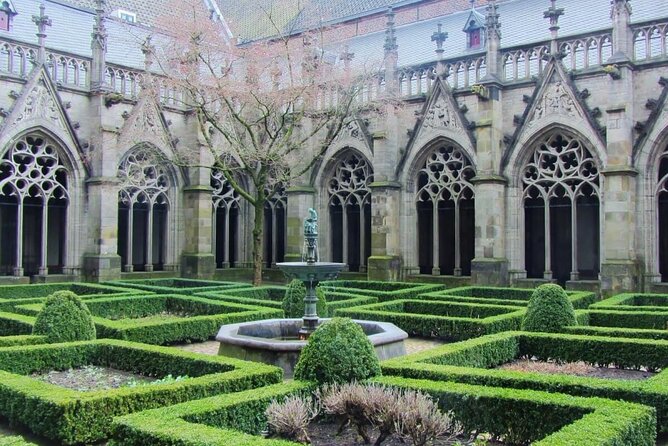 2 Hours Best Storytelling Walking Tour Utrecht - Meeting Point and Logistics