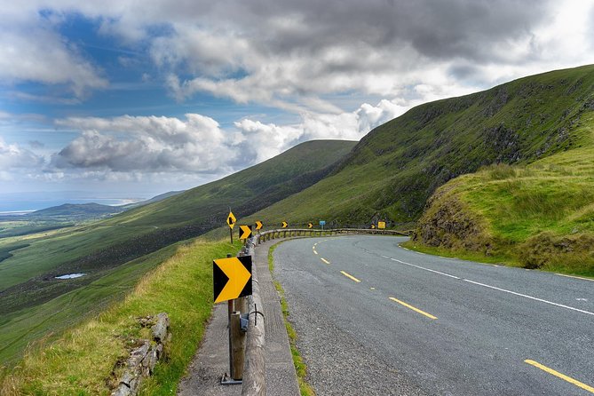 3-Day Blarney Castle, Ring of Kerry, & Cliffs of Moher Rail Tour - Exploring Blarney Castle and the Blarney Stone