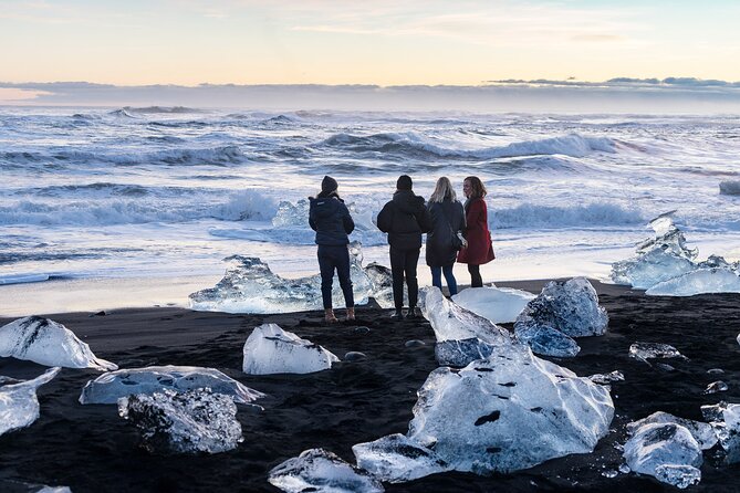 4-Day Iceland: Golden Circle, South Coast, Volcano Hike & Northern Lights - Day 4: Hiking the Volcano and Chasing the Northern Lights