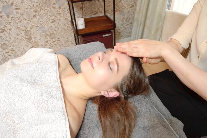 Aroma Massage With Cherry Blossom Infused Oil - Matcha Green Tea and Refreshments