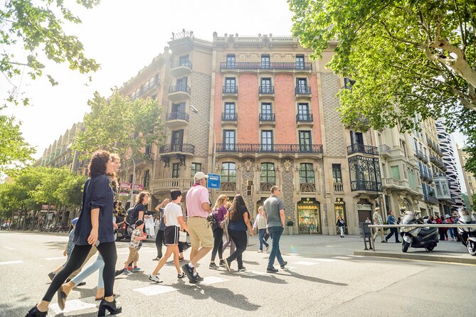 Barcelona Gaudi and Sagrada Familia Tour - Traveler Feedback and Experience