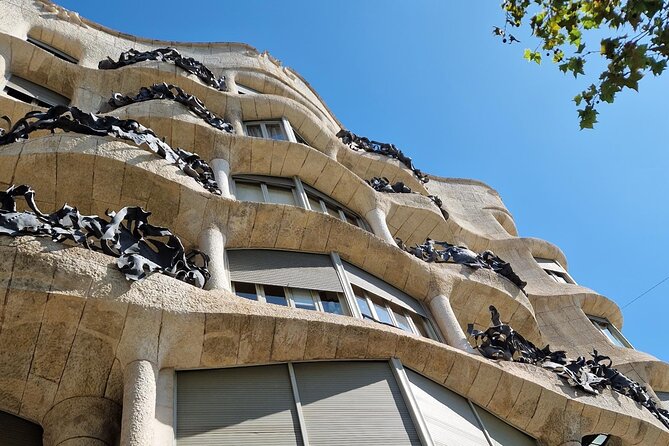 Barcelona, Gaudi, Tapa, Drink & Iconic Spanish Architecture - Personalized Guidance: Uncovering the Best Bars and Eateries