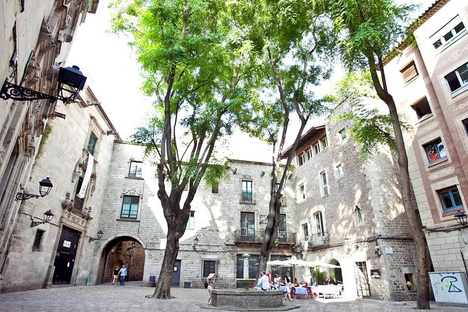 Boqueria & St Caterina Markets With Food & Tapas Small Group Tour - Discovering Santa Caterina Market