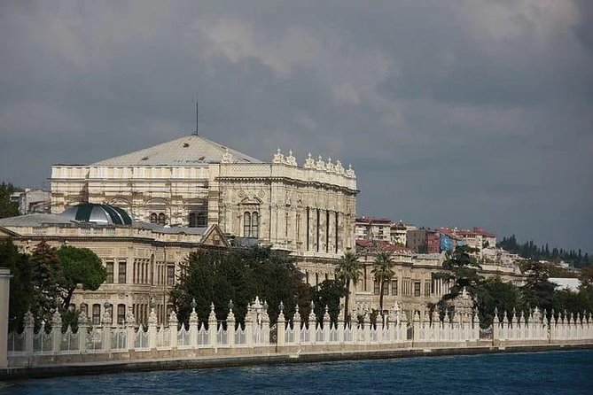 Bosphorus Cruise - Viewing Istanbuls Skyline