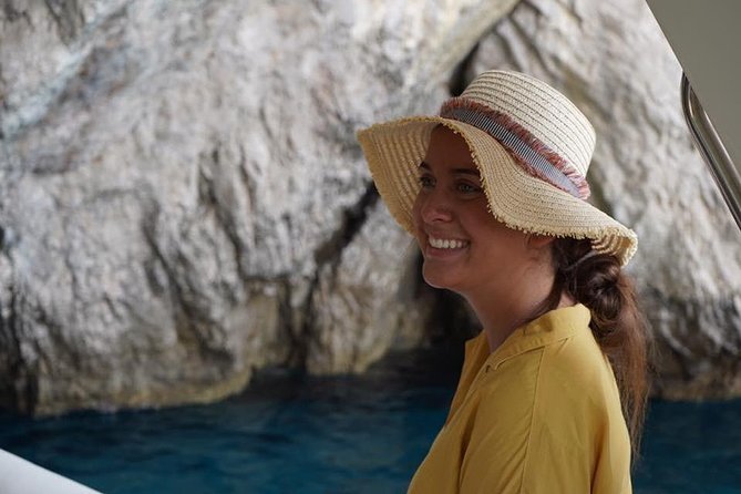 Capri Small-Group Boat Tour With Blue Grotto & Island Discovery - Exploring the Blue Grotto
