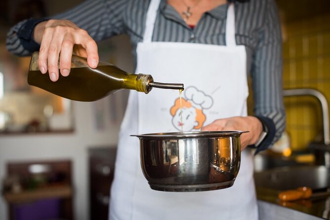 Cesarine: Small Group Pasta and Tiramisu With Mamma in Lucca - Family-Friendly Features