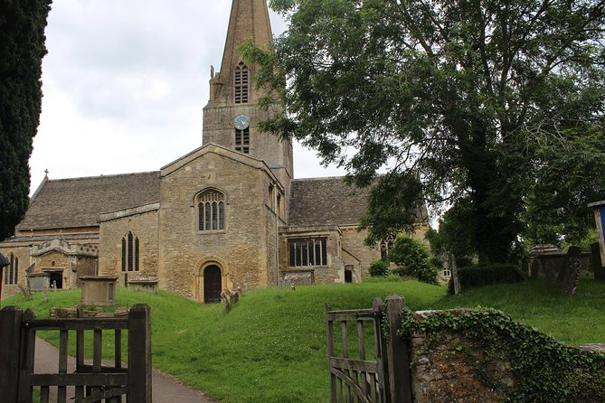 Downton Abbey and Village Coach Tour From London - Comfortable Transportation and Knowledgeable Guides