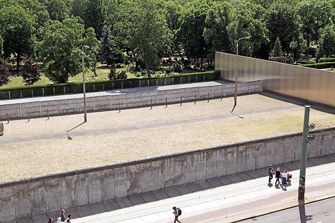 East Berlin and the Berlin Wall 2-Hour Walking Tour - Meet Your Tour Guide