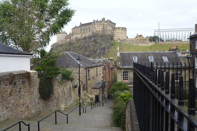 Edinburgh: History Lovers Old Town Walking Tour - Greyfriars Kirkyard