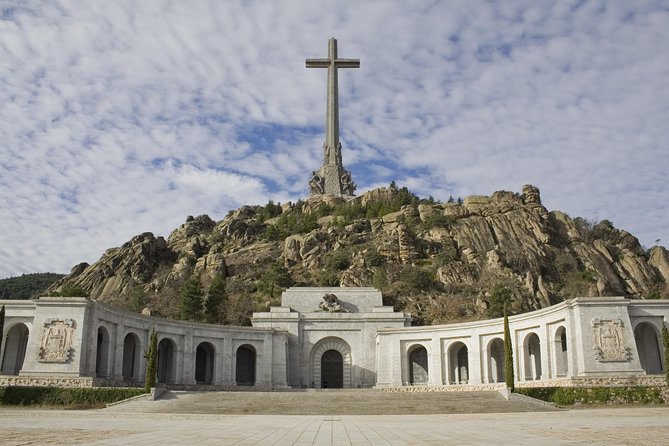 Escorial & Valley From Madrid With Optional Afternoon Tour to Toledo or Segovia - Visiting El Escorial