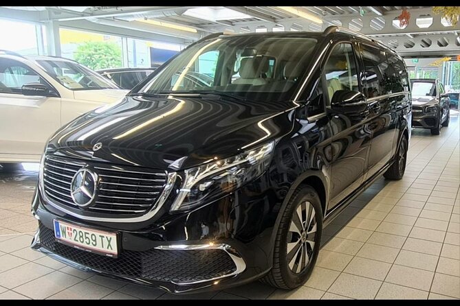 Exclusive Green Airport Limousine Service - Flexible Booking and Cancellation