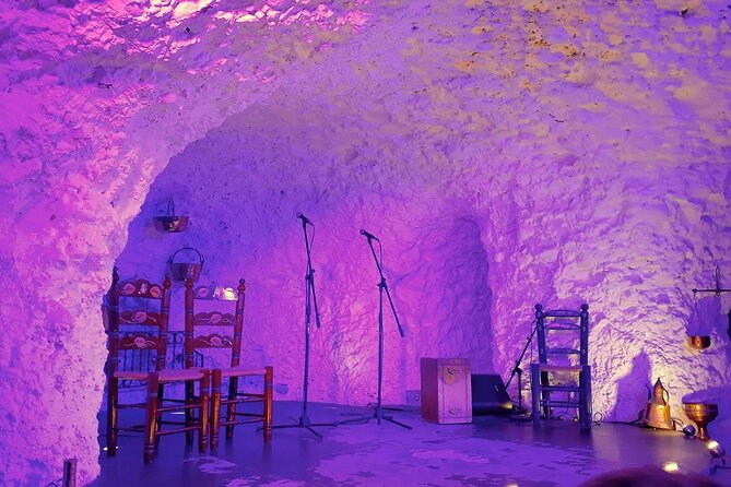 Flamenco Show in a Cave Restaurant in Granada - Navigating the Venue and Accessibility