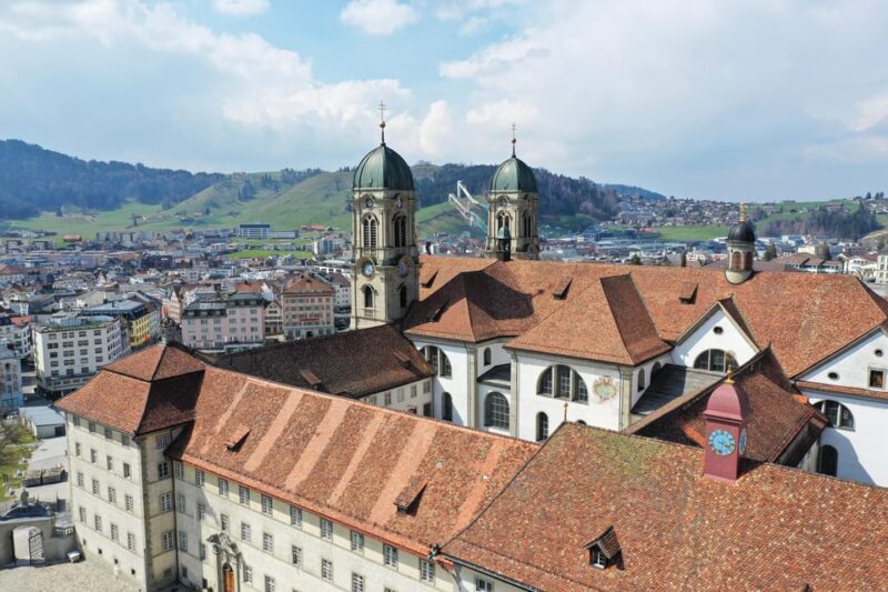 From Zurich: Rapperswil, Einsiedeln, and Kilchberg Tour - Tour the Lindt Home of Chocolate