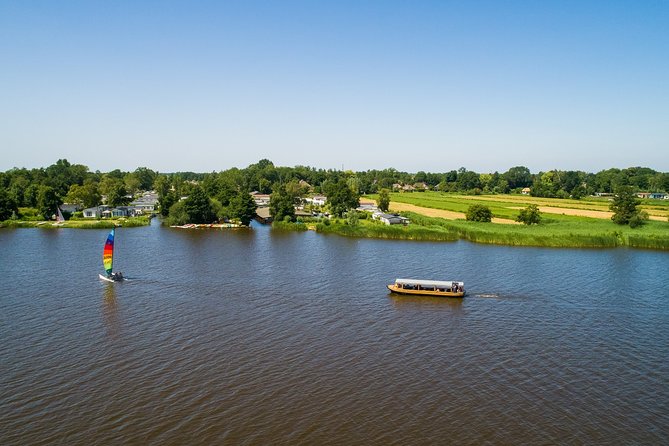 Giethoorn and Afsluitdijk Day Trip From Amsterdam With Boat Trip - Visiting the Impressive Afsluitdijk: A Feat of Dutch Engineering