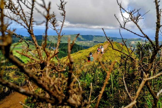 Half Day Guided Tour of Sete Cidades From Ponta Delgada - Cancellation and Booking Policies