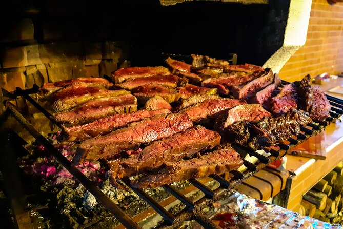 Island Dinner Experience With Locals in Praia Da Vitória - About the Hosts