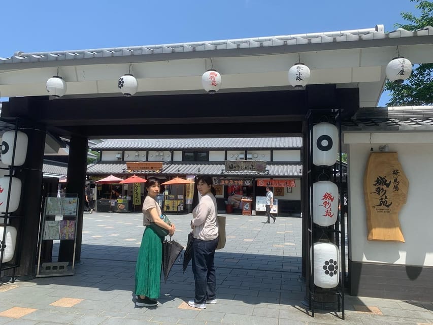 Kumamoto Castle Guided Tour With Locals - Capturing Panoramic Views From the Observation Floor