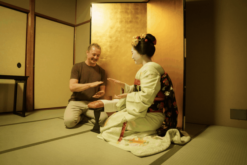 Kyoto: Geisha Dinner & Gion Cultural Walk - Taking in Geisha Culture