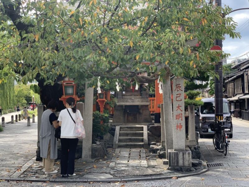 Kyoto: Meet the Geisha Maiko With Gion Walking Tour - Activities